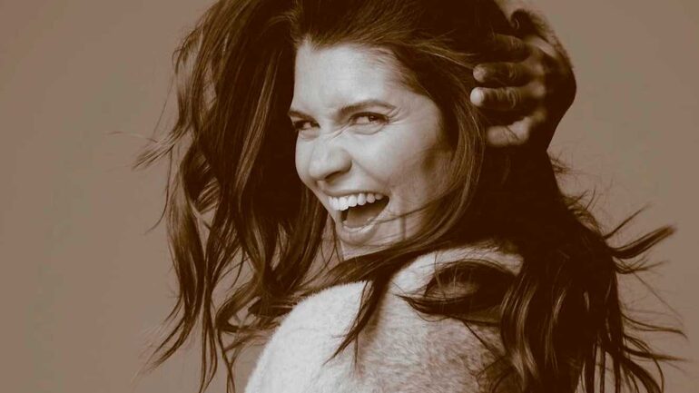 Nataniel Sánchez debuta como cantante con la bachata "Soy yo la que te ...