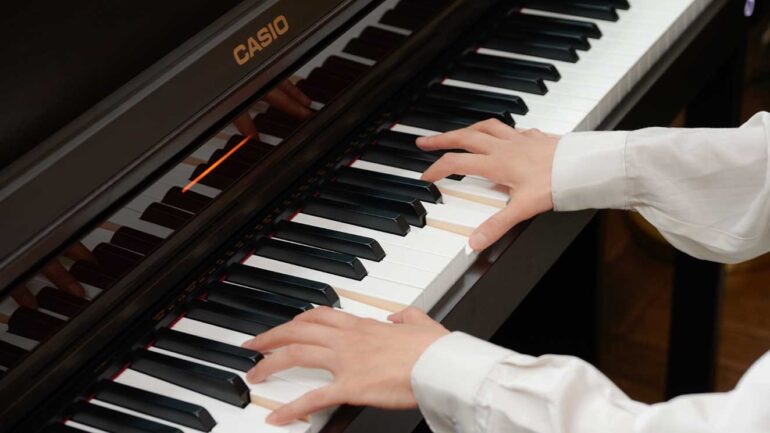 Casio lanza el piano digital AP-750: La experiencia de un piano de cola ...